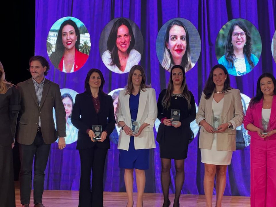 Investigadora Pilar Lizana escogida entre 100 mujeres líderes - AthenaLAB